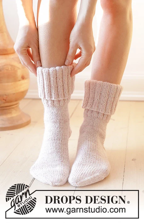 238-35 Splash into Spring by DROPS Design